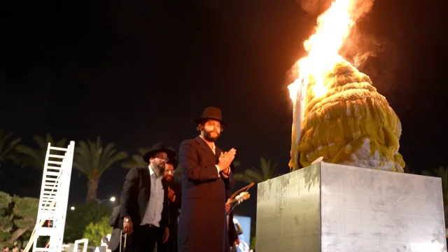 אלפים במעמד ההדלקה וסיום הזוהר של הינוקא ערוץ 2000